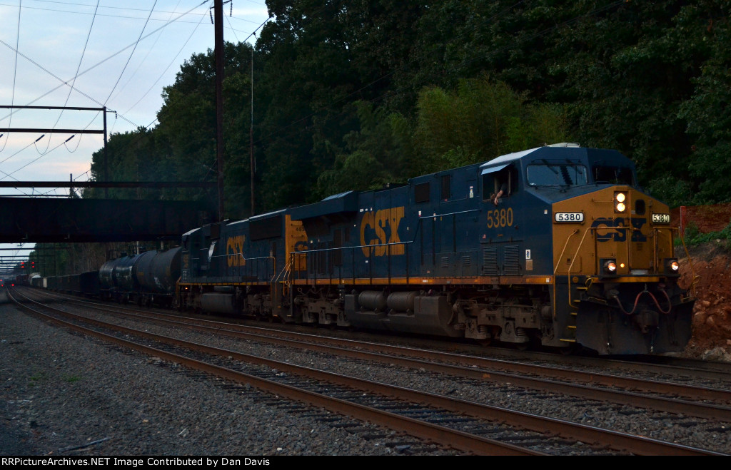 CSX ES40DC 5380 leads Q439-07